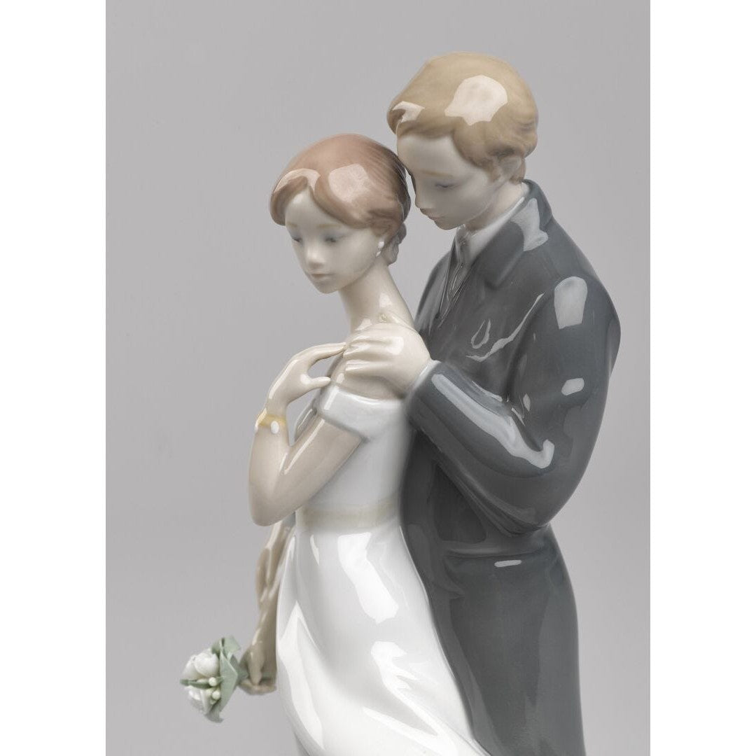 Lladro Everlasting Love Couple Figurine – Lifelong Collectibles
